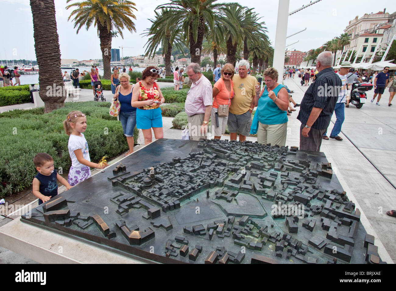 Sculpted map hi-res stock photography and images - Alamy