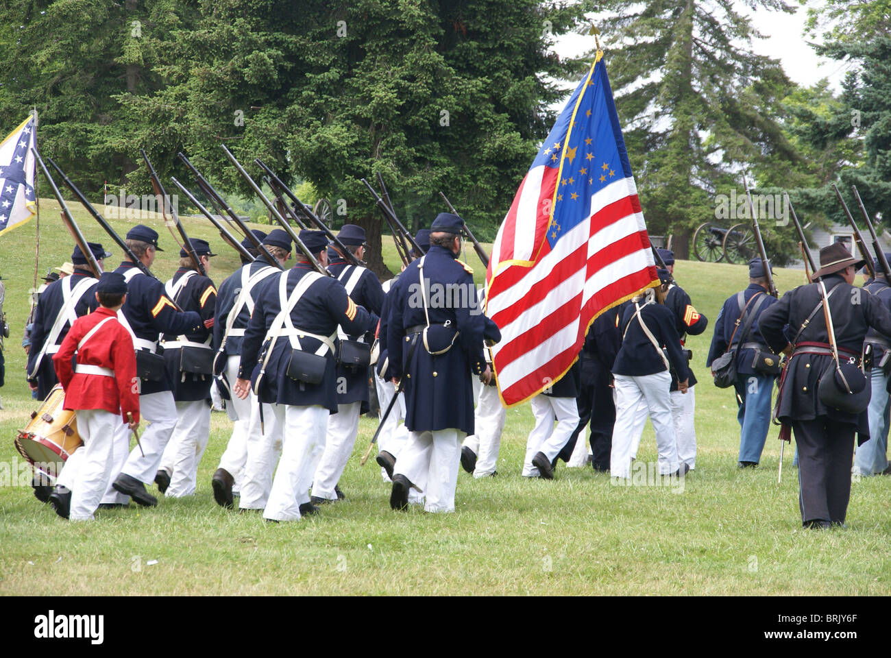 Union troops marching in column formation, Civil War Battle Re ...