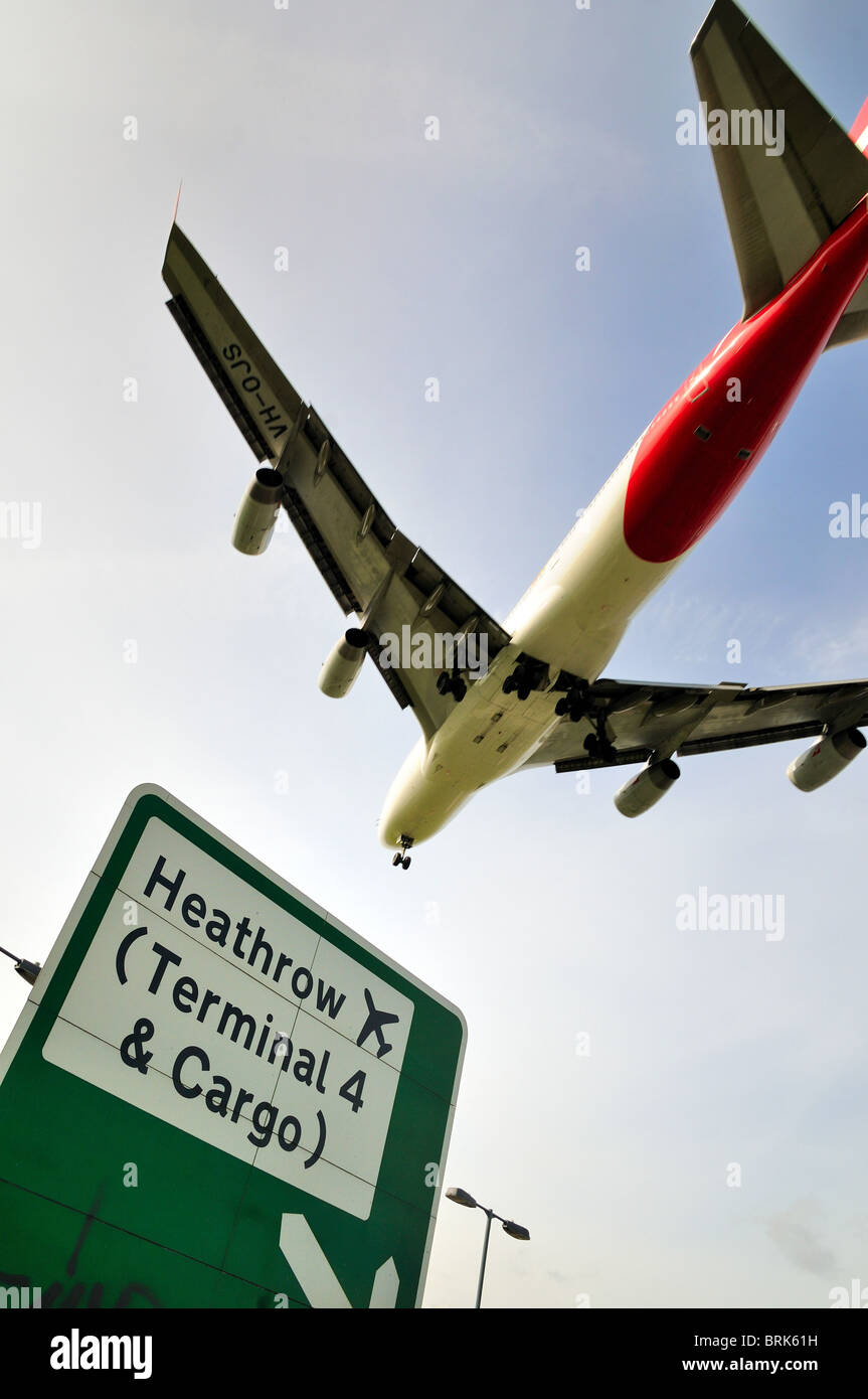 Heathrow airport sign hi-res stock photography and images - Alamy