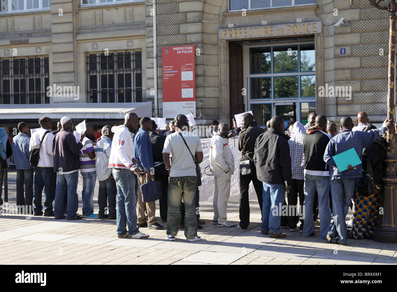 African immigrants paris hi-res stock photography and images - Alamy