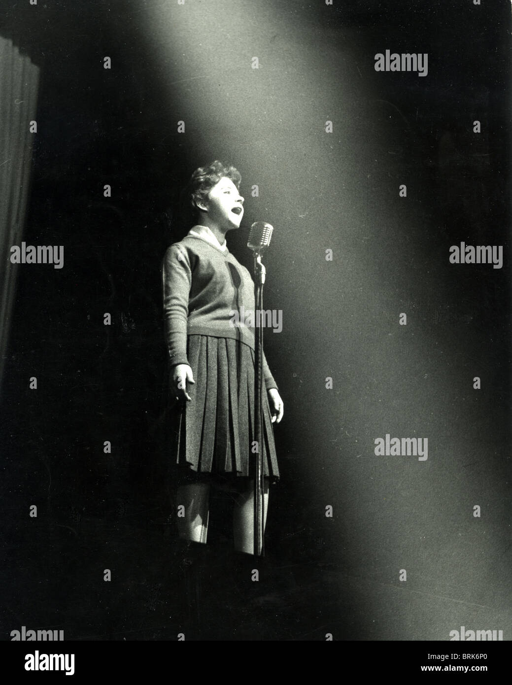 BRENDA LEE US pop singer on stage in Paris in 1959 Stock Photo - Alamy