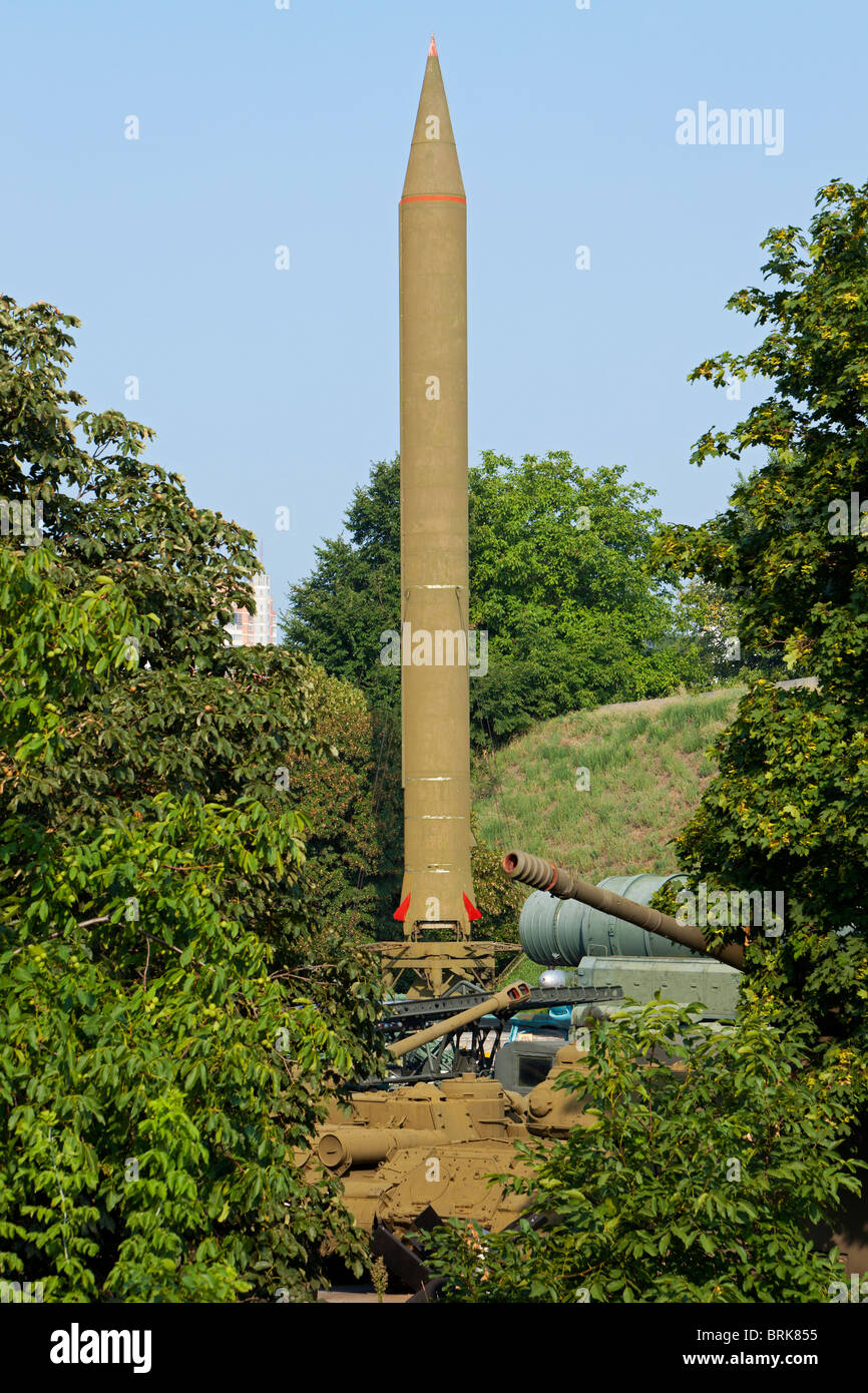 Soviet union missile cold war tank hi-res stock photography and images ...