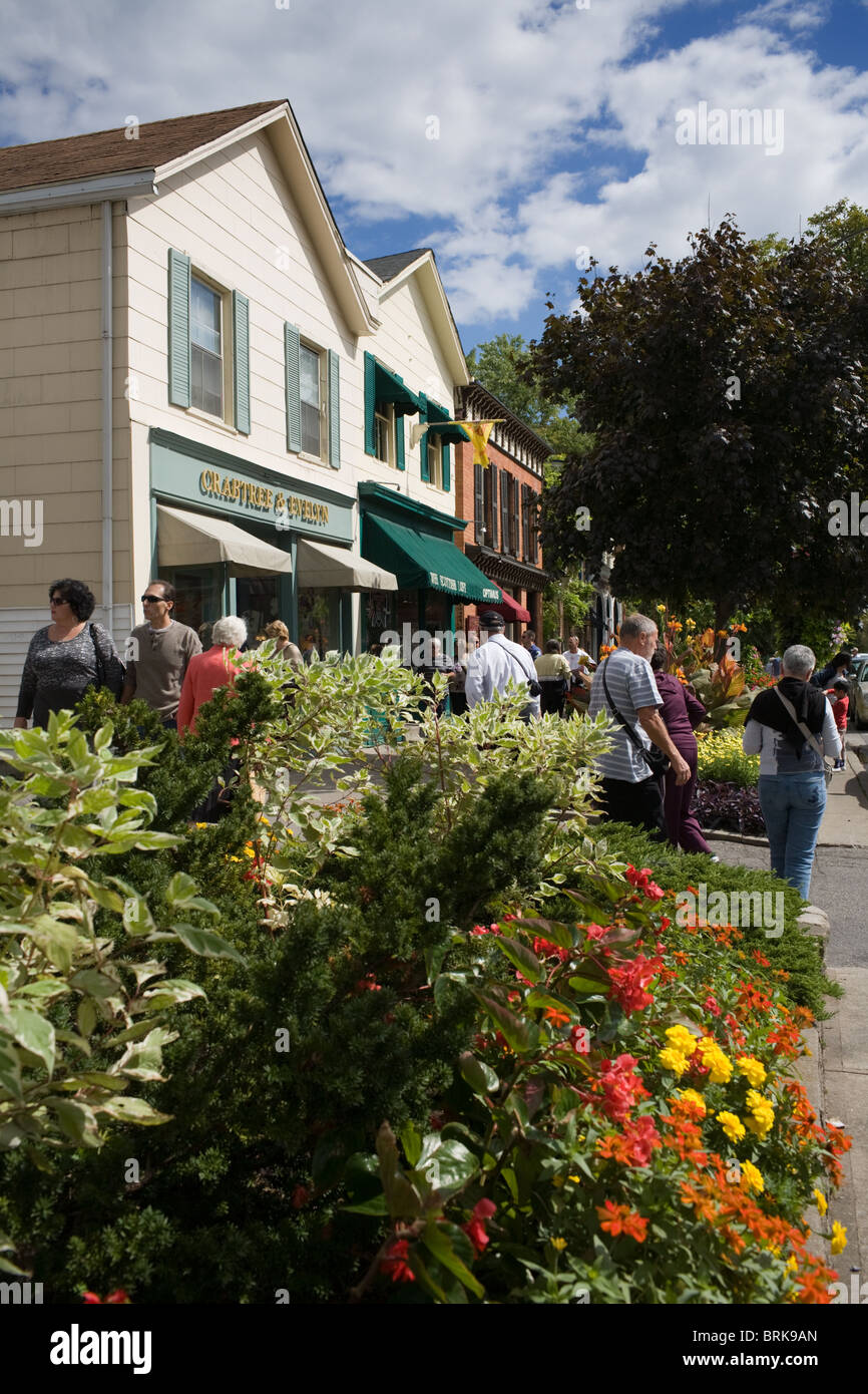 Shopping at niagara on the lake hi-res stock photography and images - Alamy