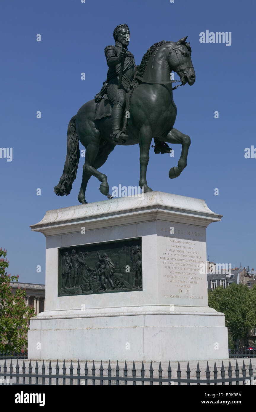 Statue of Henri IV on the Pont Neuf, Paris, France Stock Photo - Alamy