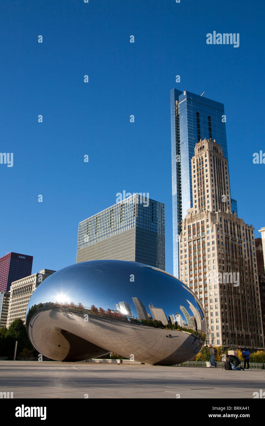 The cloud gate cloudgate or bean sculpture by atrist Anish Kapoor AT&T ...