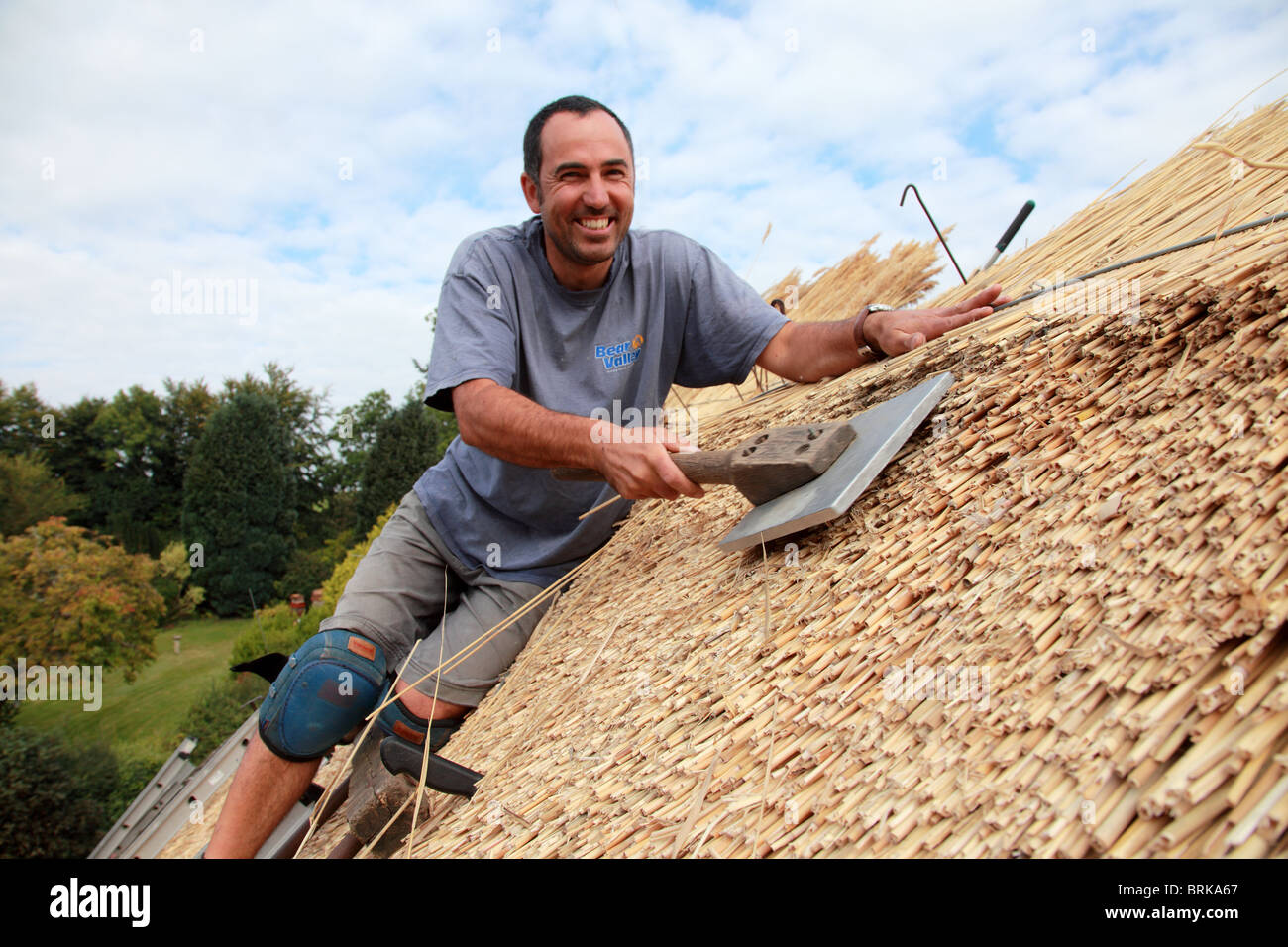 Thatching a roof, Dartmoor, Devon Stock Photo - Alamy