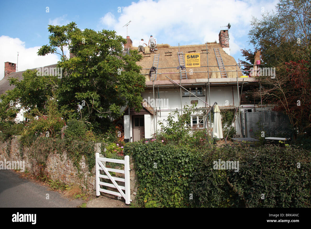 Thatching a roof, Dartmoor, Devon Stock Photo - Alamy