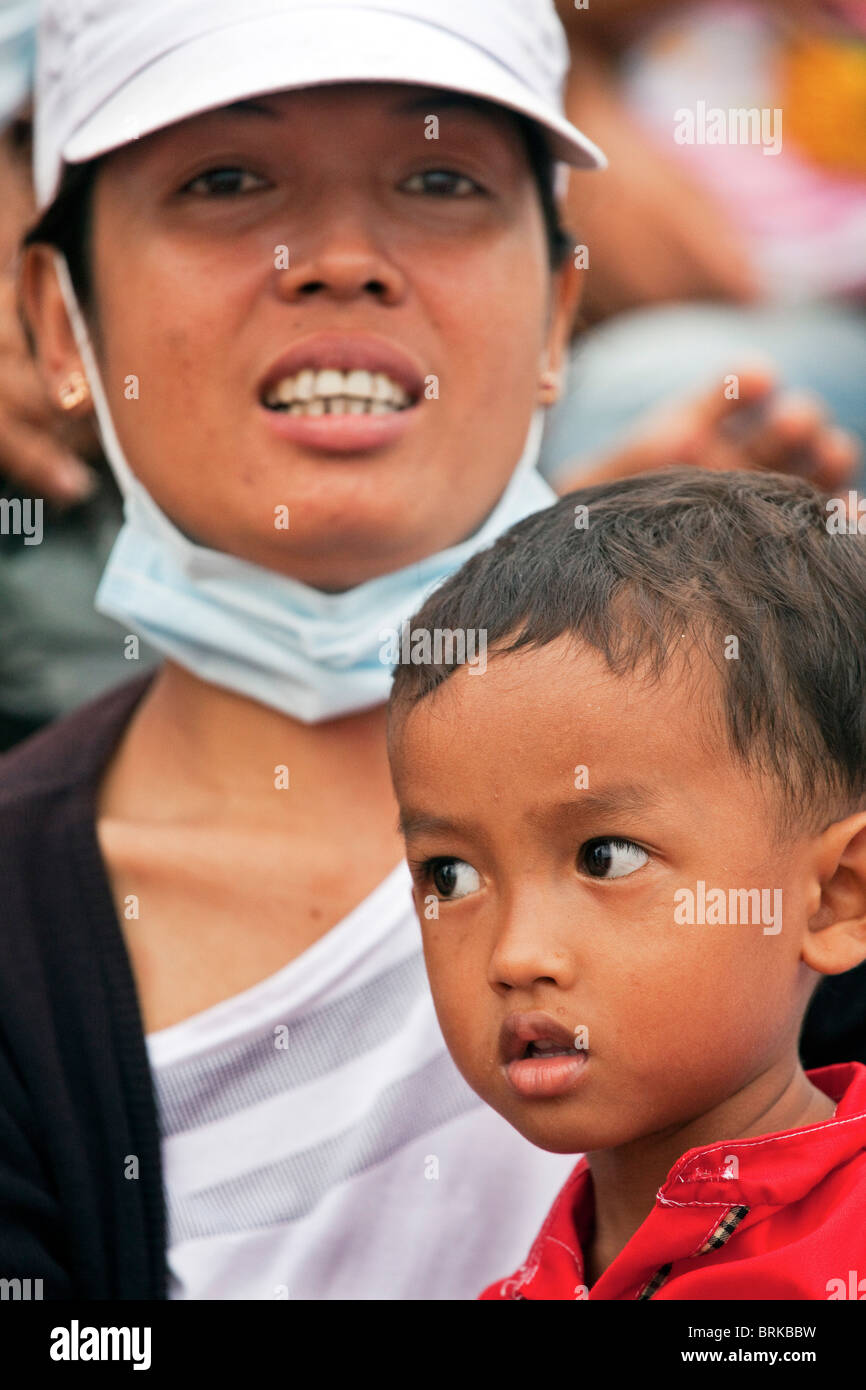 People at Water Festival, Phnom Penh, Cambodia Stock Photo - Alamy