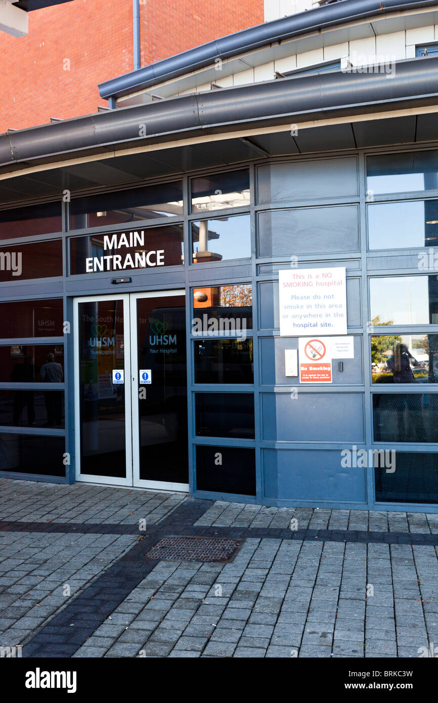 Hospital Main Entrance Stock Photos & Hospital Main Entrance Stock ...