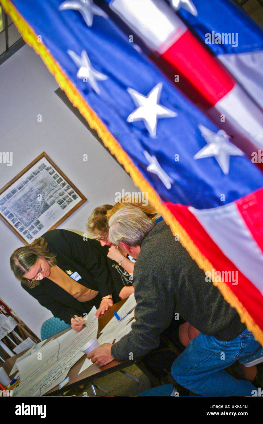 Small town community meeting hi-res stock photography and images - Alamy