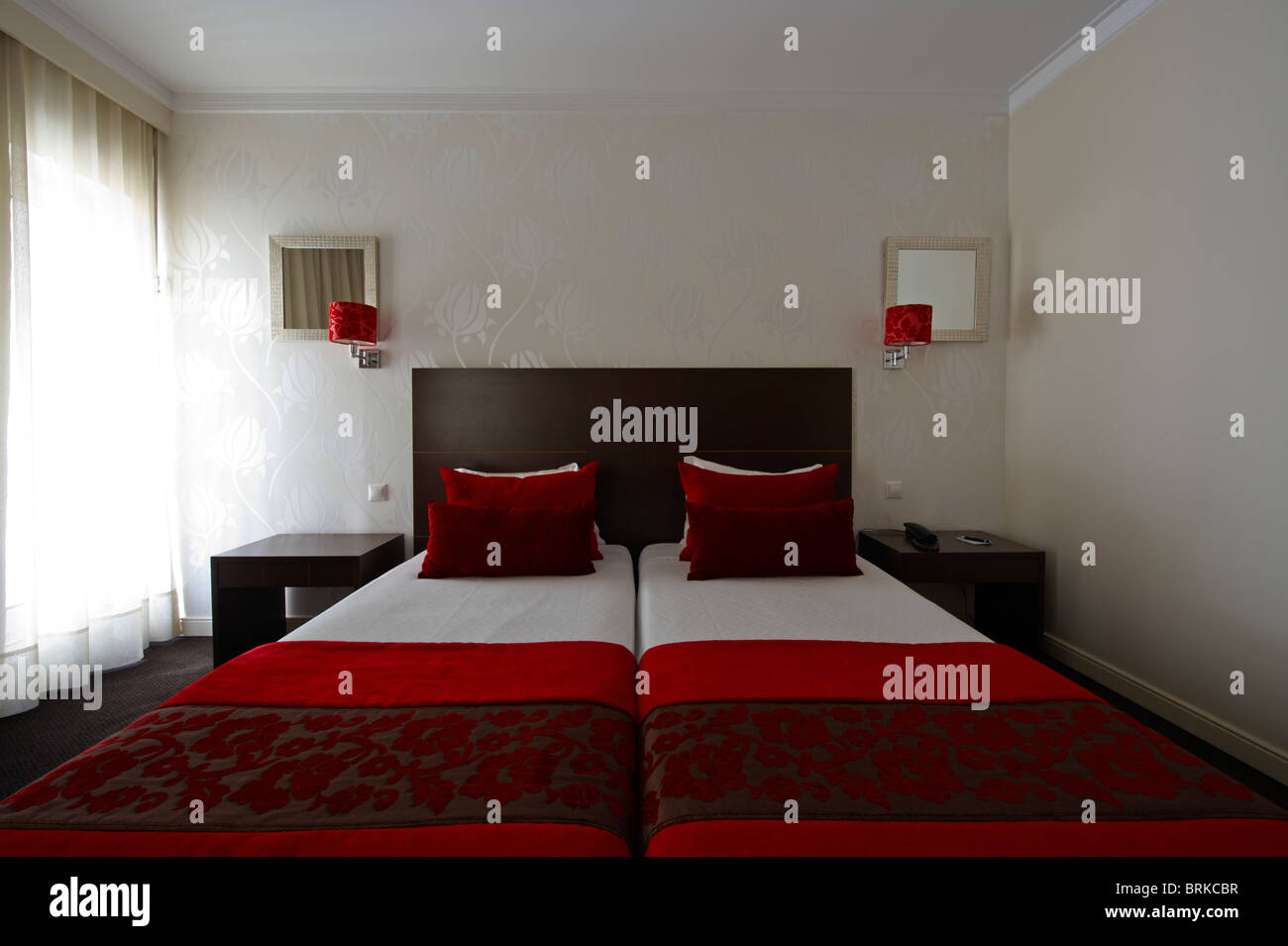 Empty hotel room beds hi-res stock photography and images - Alamy