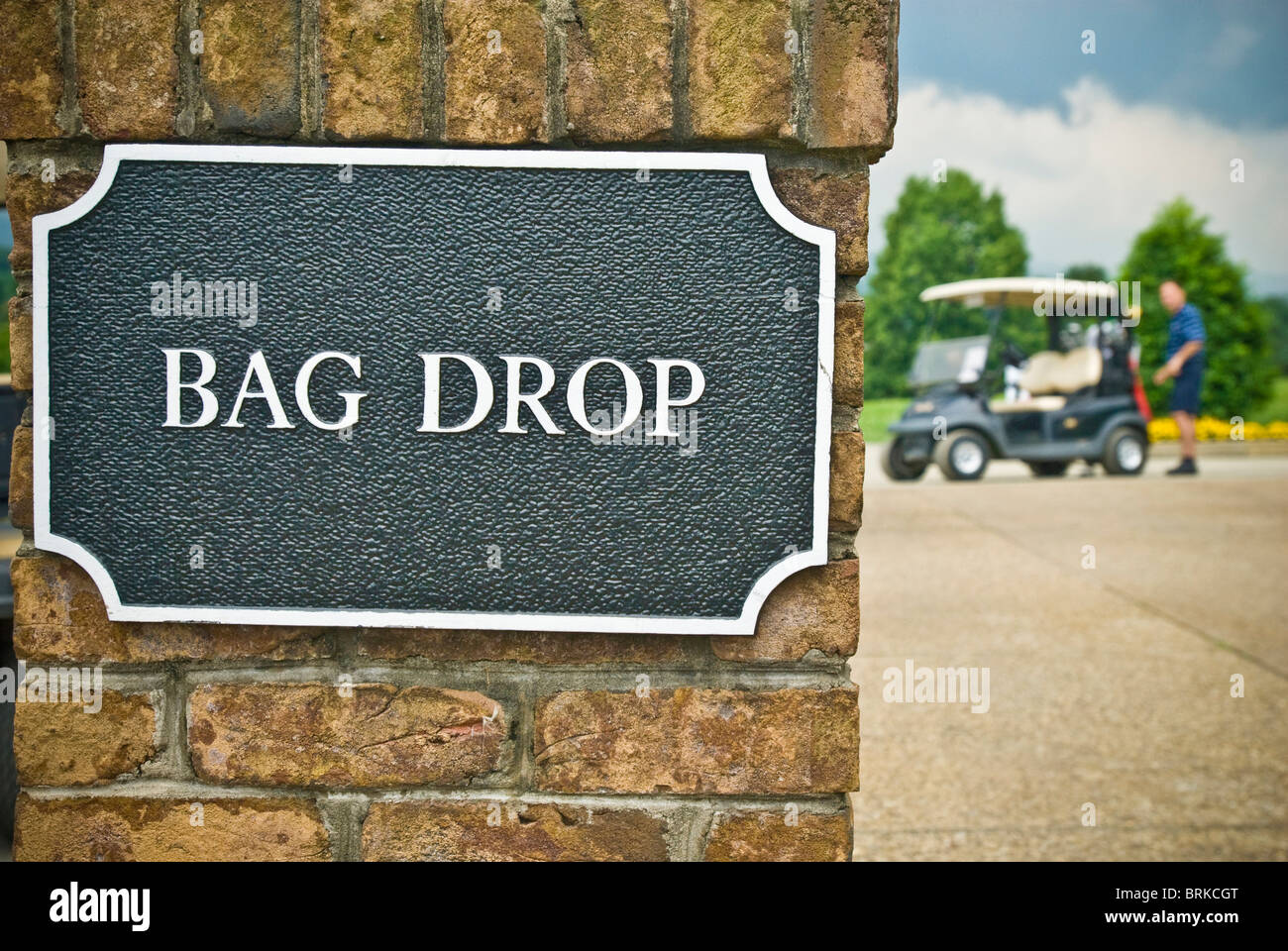 Bag drop sign hi-res stock photography and images - Alamy