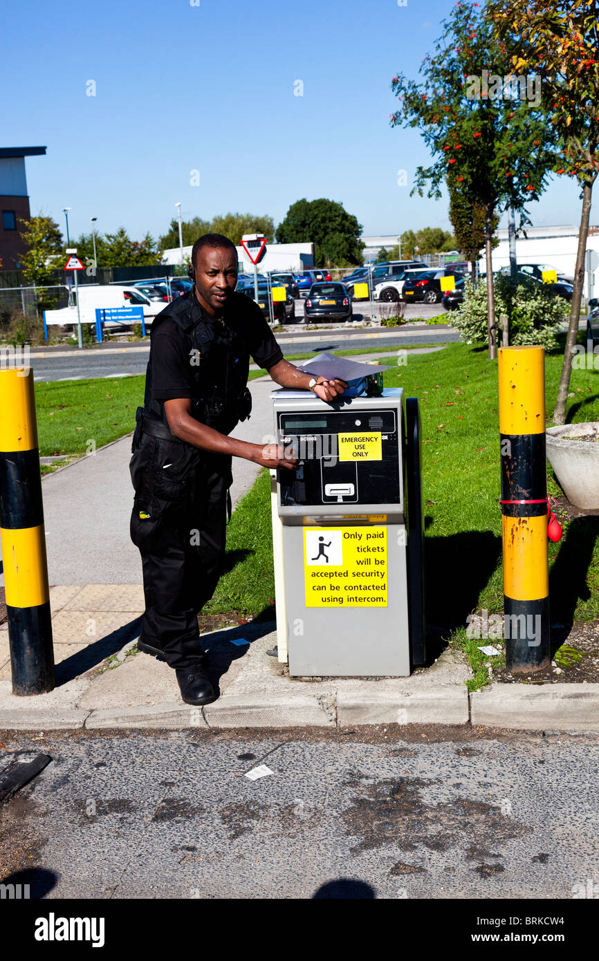Hospital security guard hi-res stock photography and images - Alamy