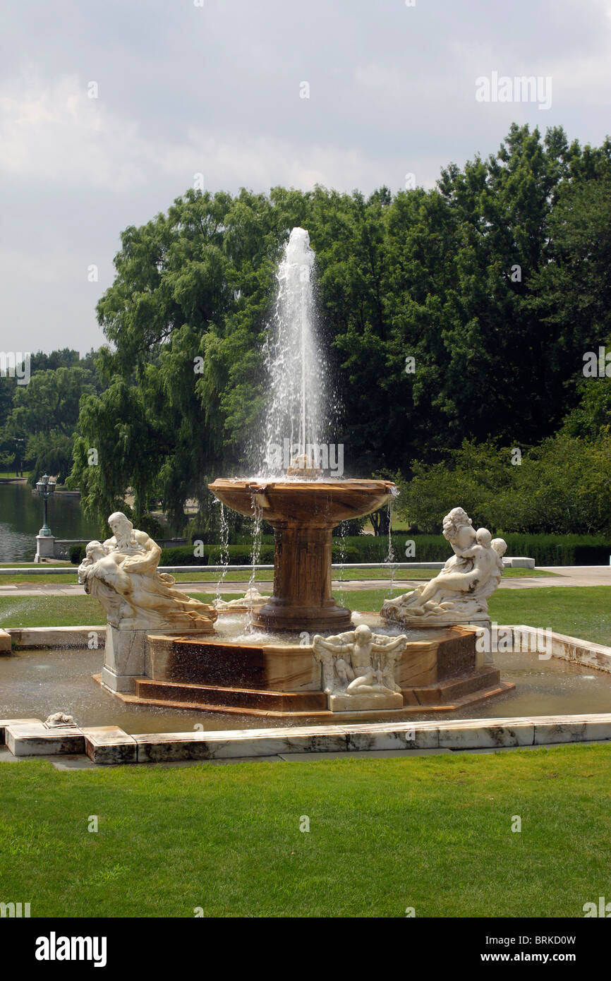 Fountain in front of Wade Lagoon by Cleveland Museum of Art - Case ...