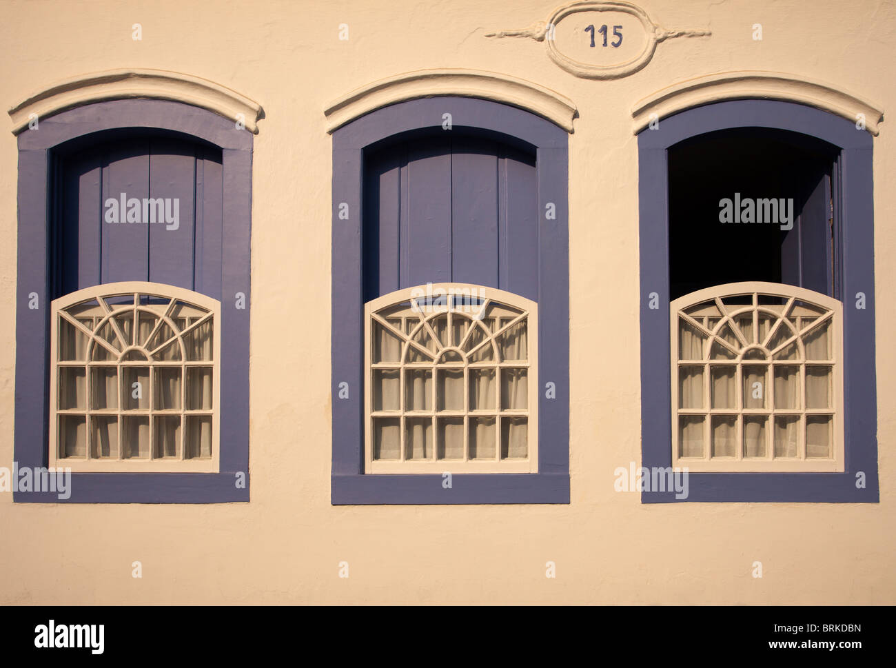 Old bay windows hi-res stock photography and images - Alamy