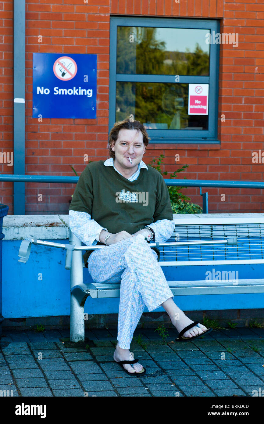 No Smoking Sign Hospital Stock Photos & No Smoking Sign Hospital Stock ...