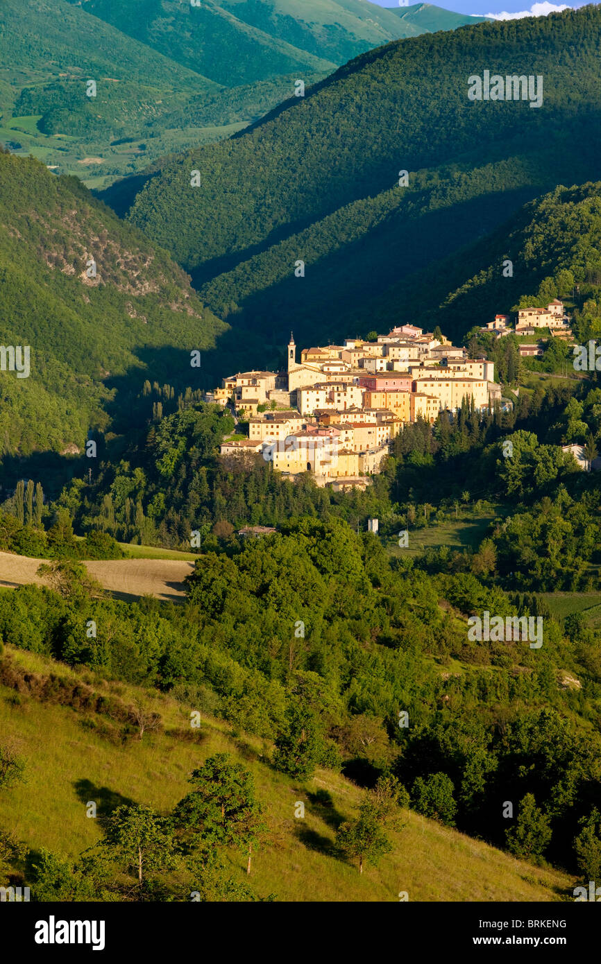 Medieval town of Preci in the Valnerina, Monti Sibillini National Park ...