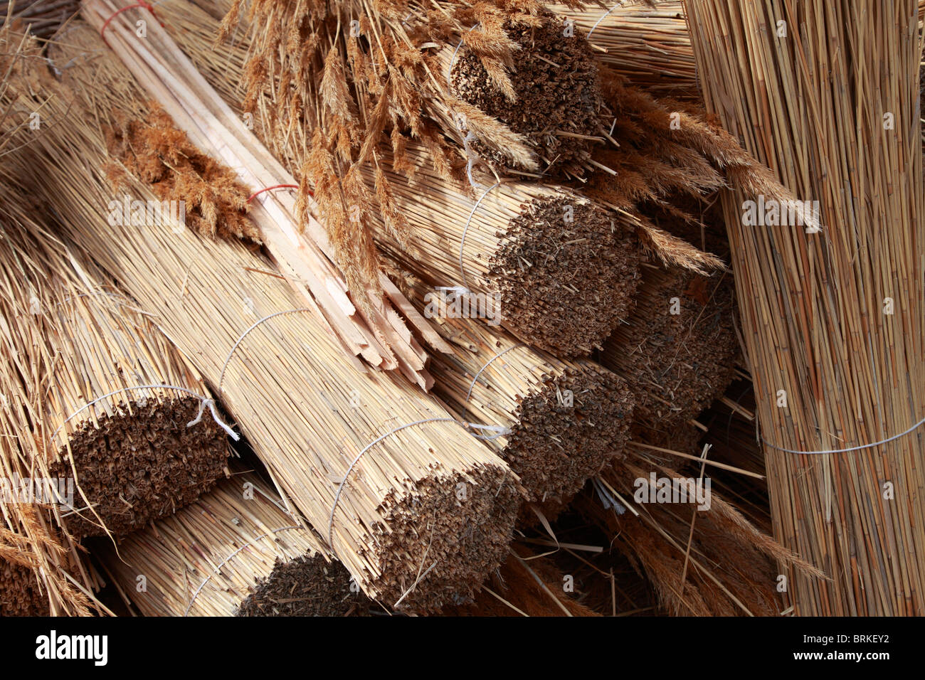 Thatching a roof, Dartmoor, Devon Stock Photo - Alamy
