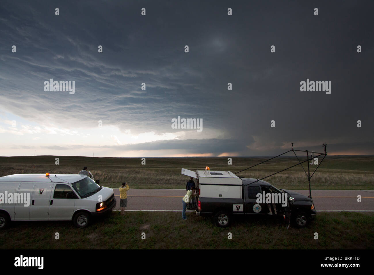 Tornado chasers and scientists participating in Project Vortex 2 in ...