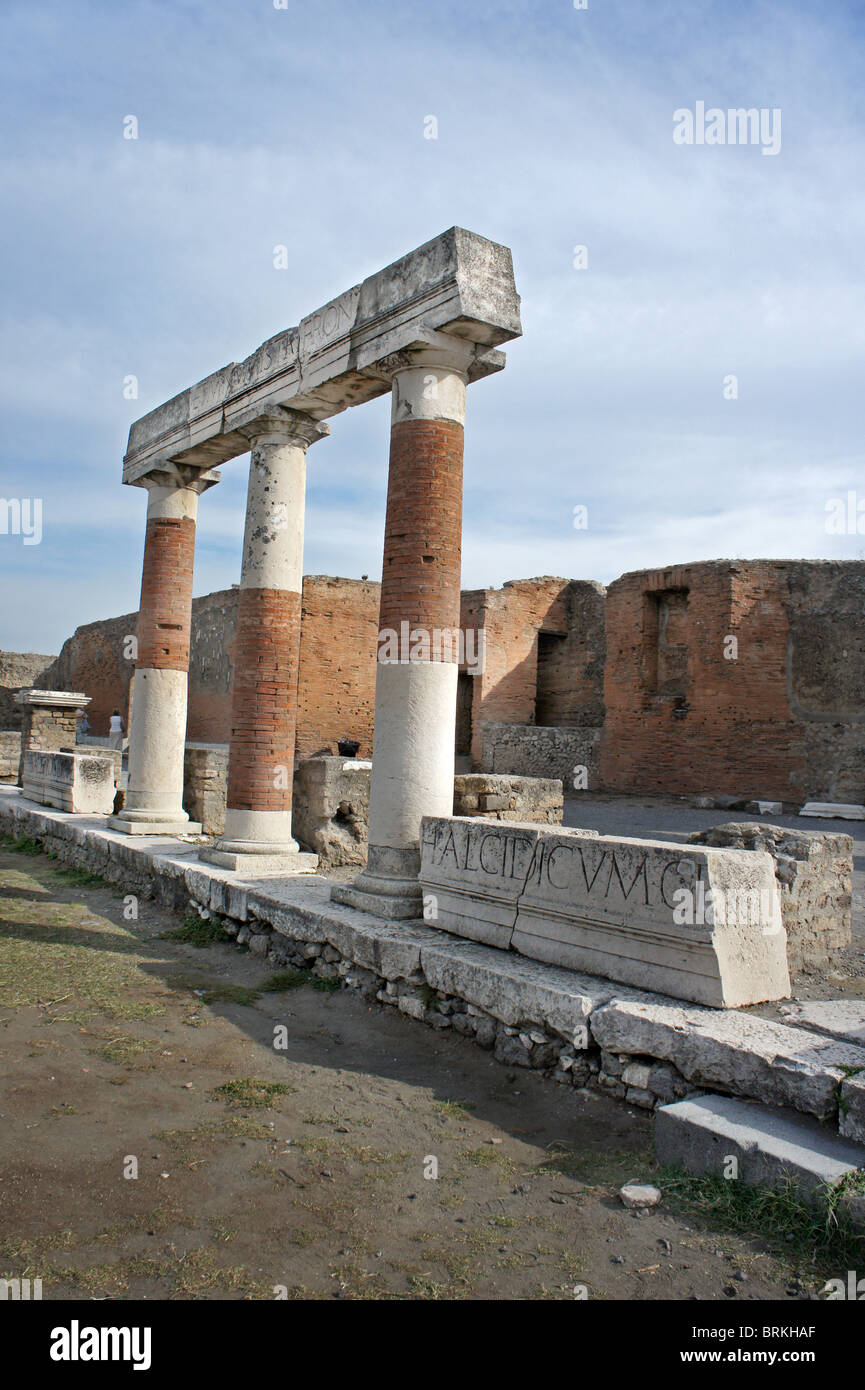 Pompeii italy ruins hi-res stock photography and images - Alamy