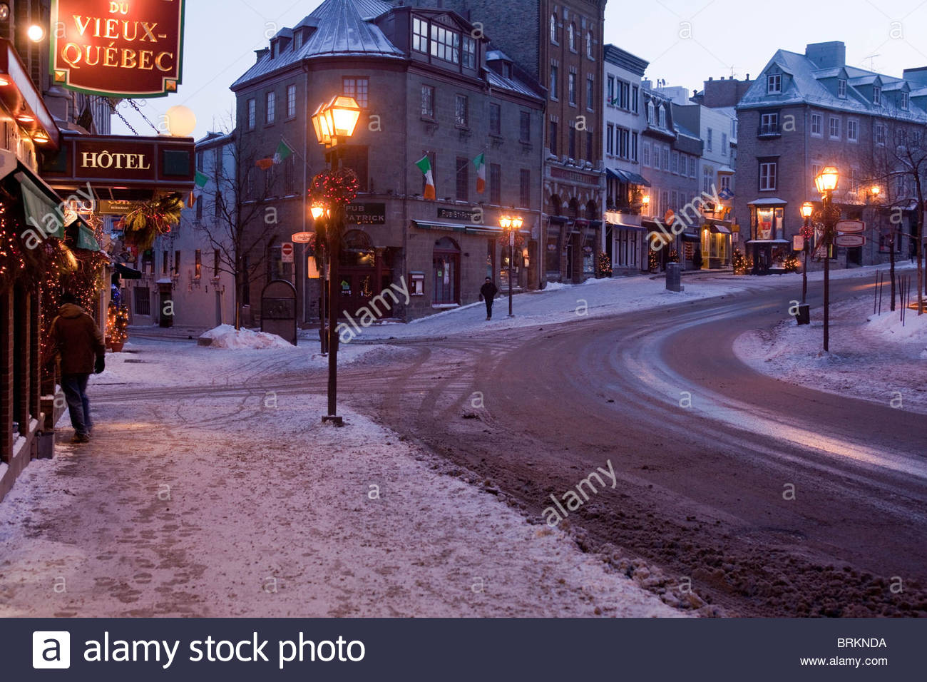 An early morning winter street scene in Old Quebec Stock Photo - Alamy