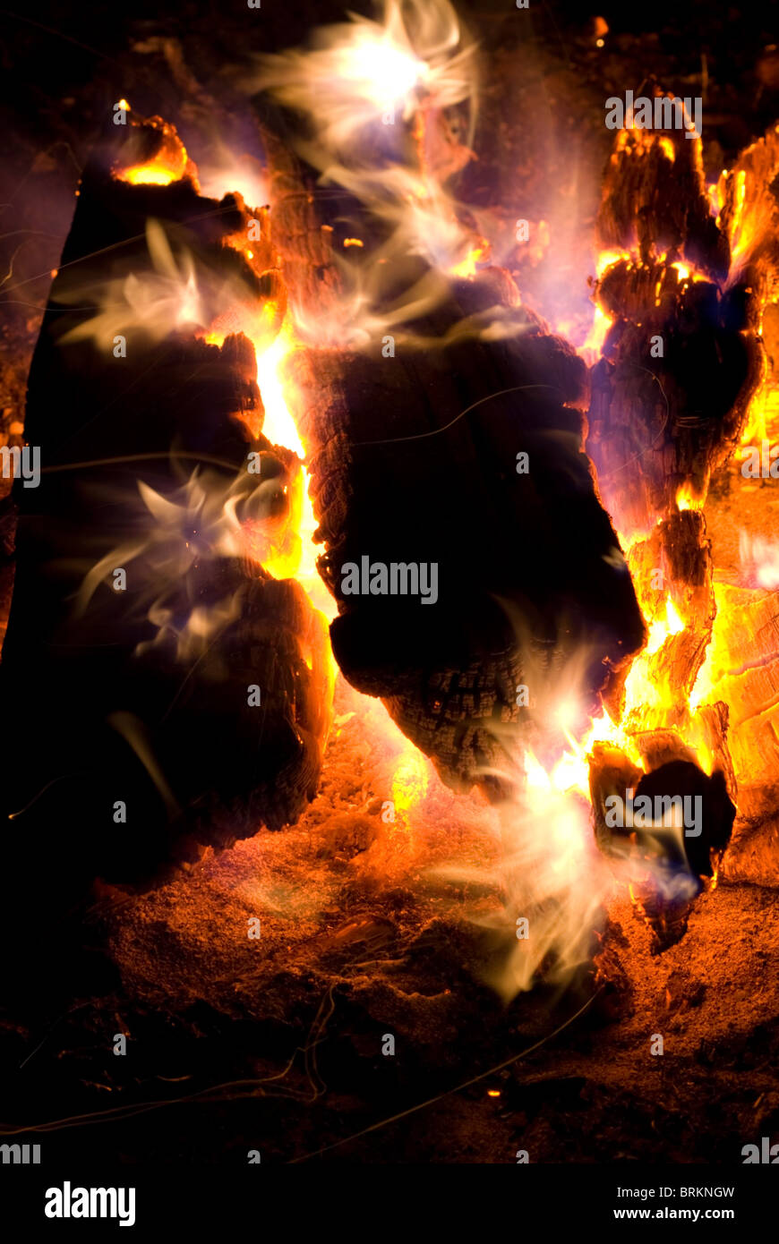 close up of smouldering logs in campfire Stock Photo - Alamy