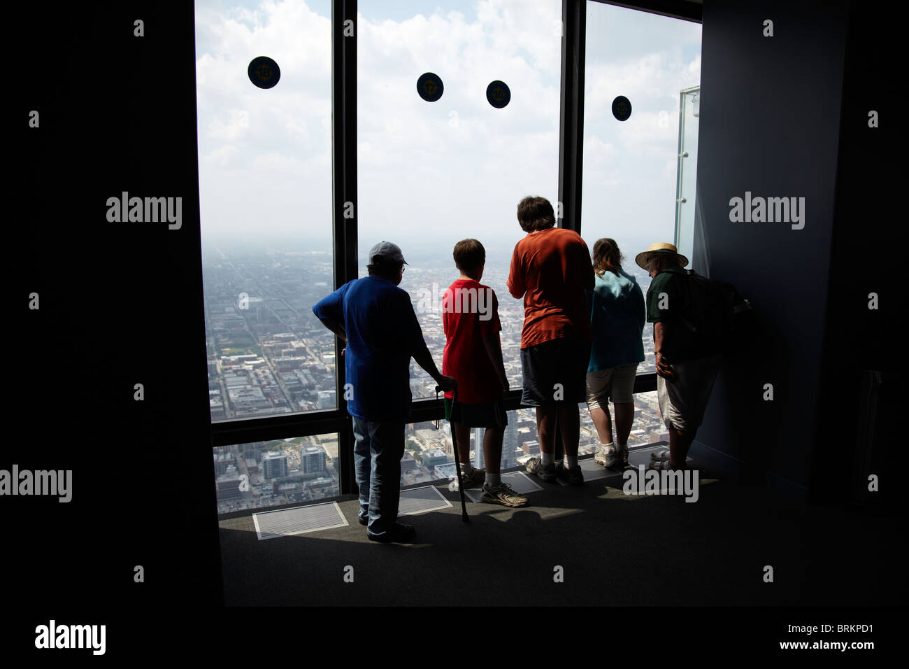 Peering into window hi-res stock photography and images - Alamy