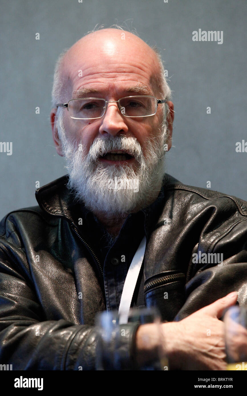 Terry pratchett hi-res stock photography and images - Alamy