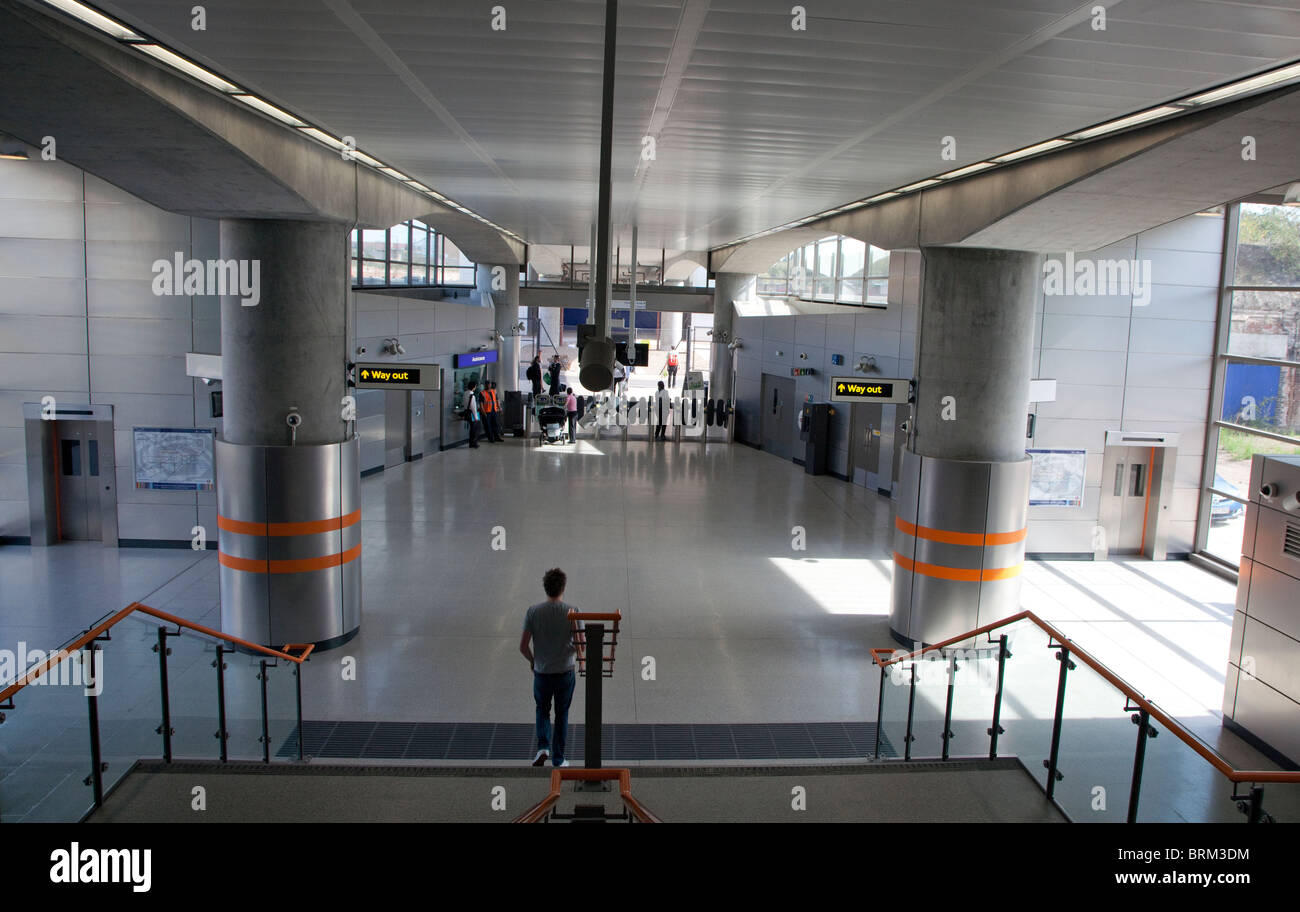 Shoreditch High Street station on London Overground Stock Photo - Alamy