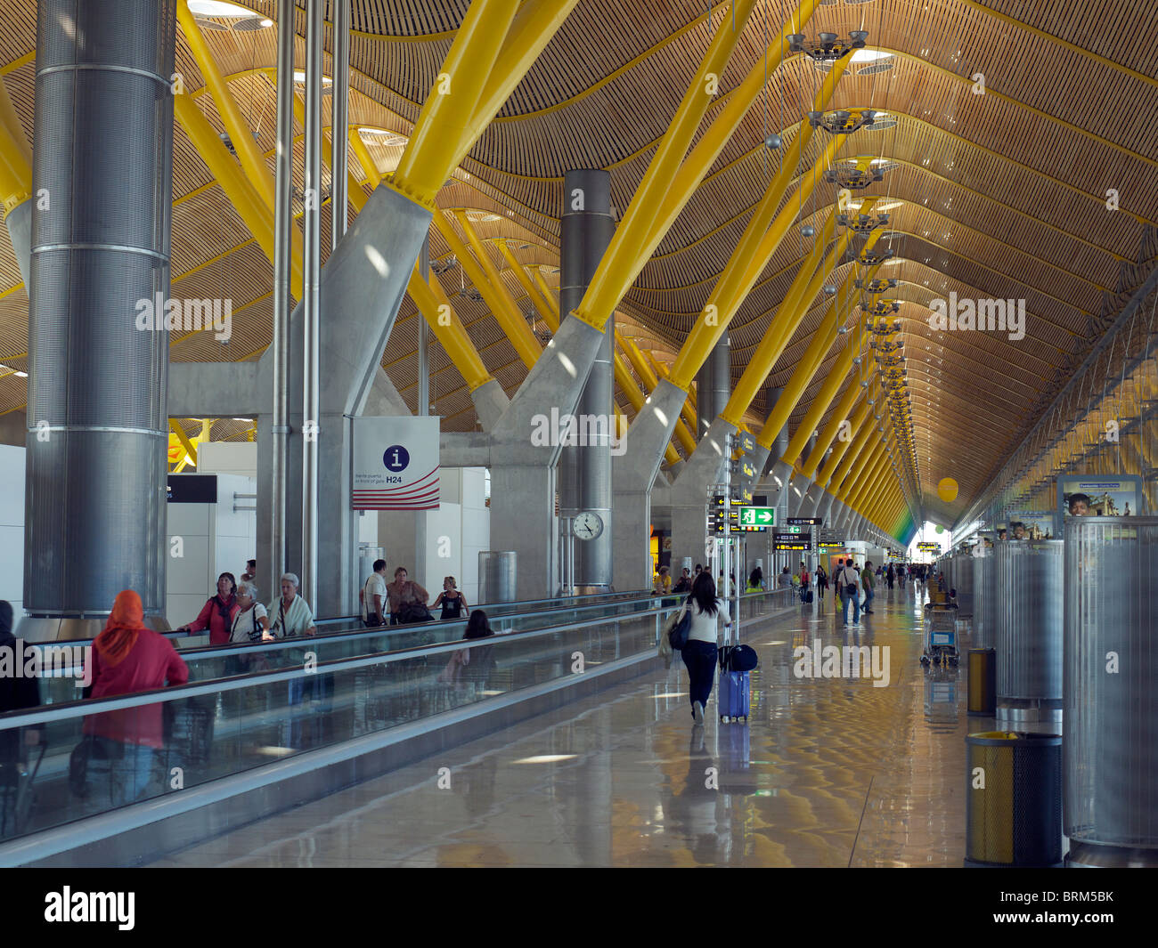 Terminal Madrid-Barajas Airport Stock Photo - Alamy