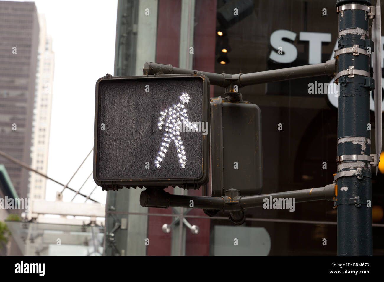 Walk sign on Fifth Avenue, New York Stock Photo - Alamy