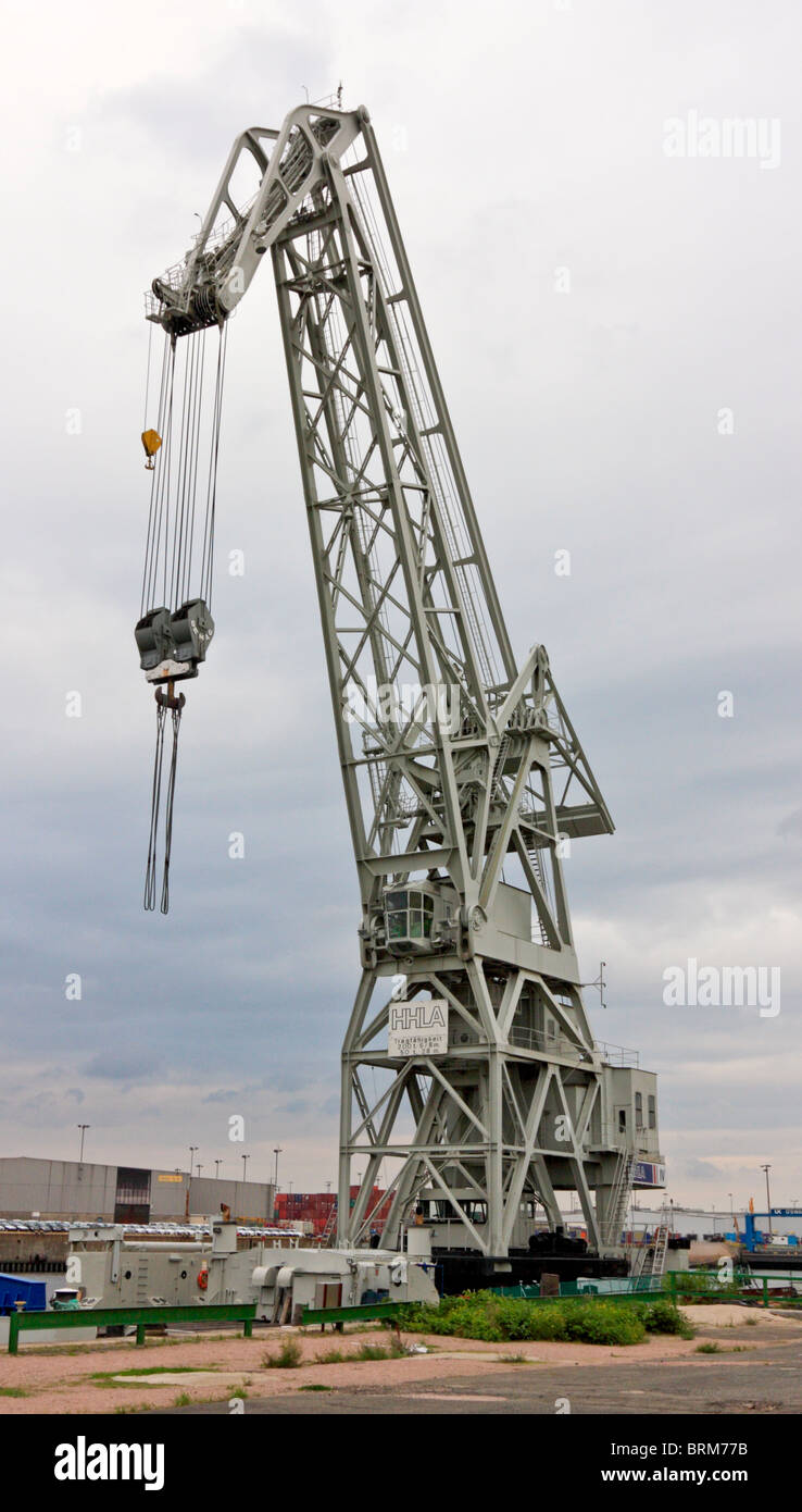 Floating heavy lift crane at the pier Stock Photo - Alamy