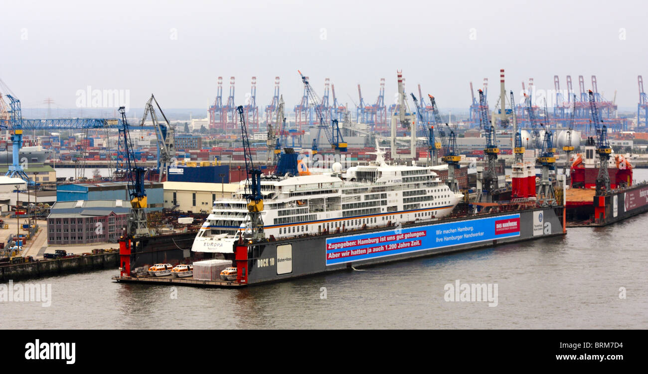 Ship drydock waterfront hi-res stock photography and images - Alamy