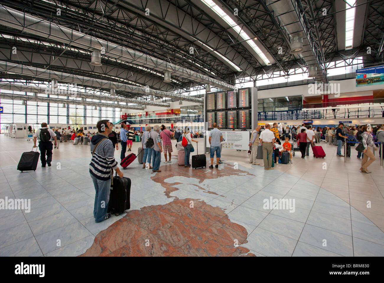 Airport check in counter hi-res stock photography and images - Alamy