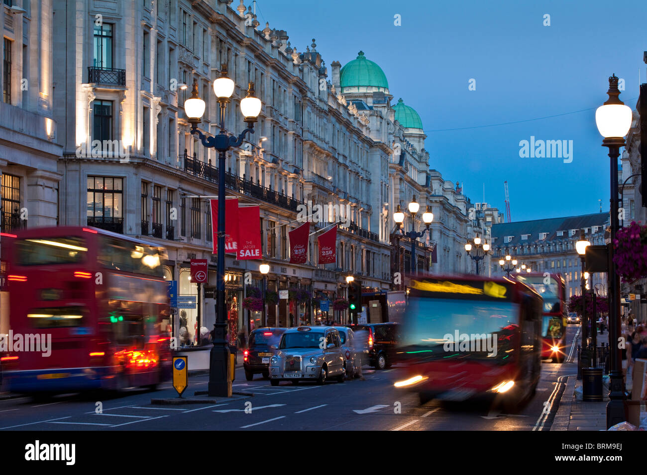 Regent street at night london hi-res stock photography and images - Alamy