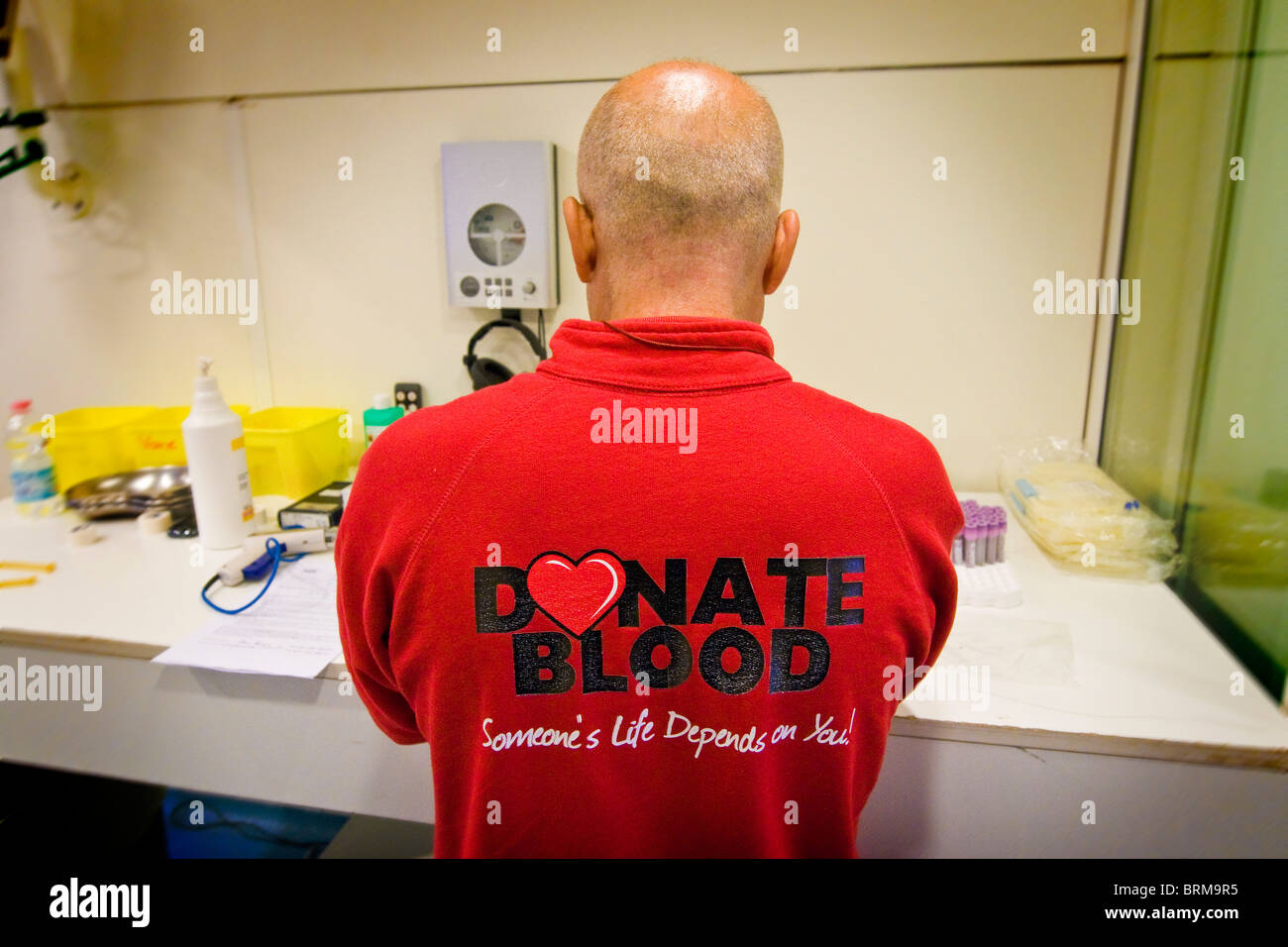 Initiative collecting blood il villaggio hi-res stock photography and ...