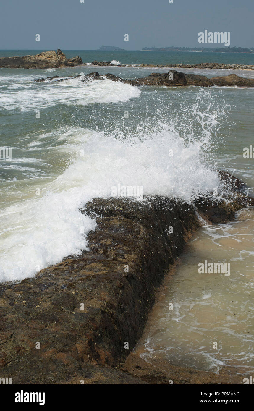 Waves splash hi-res stock photography and images - Alamy