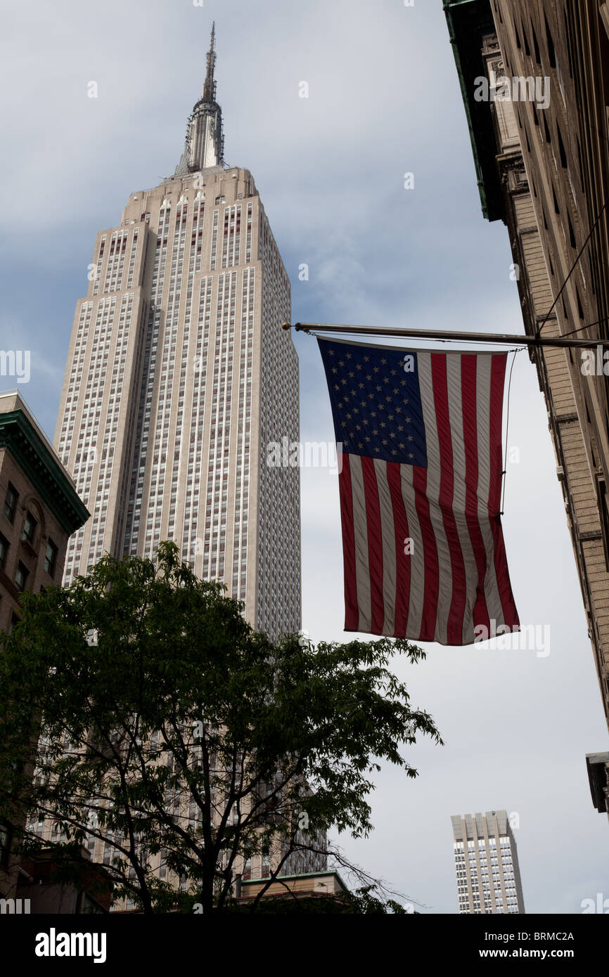 The Empire State Building is a landmark Art Deco skyscraper in New York ...