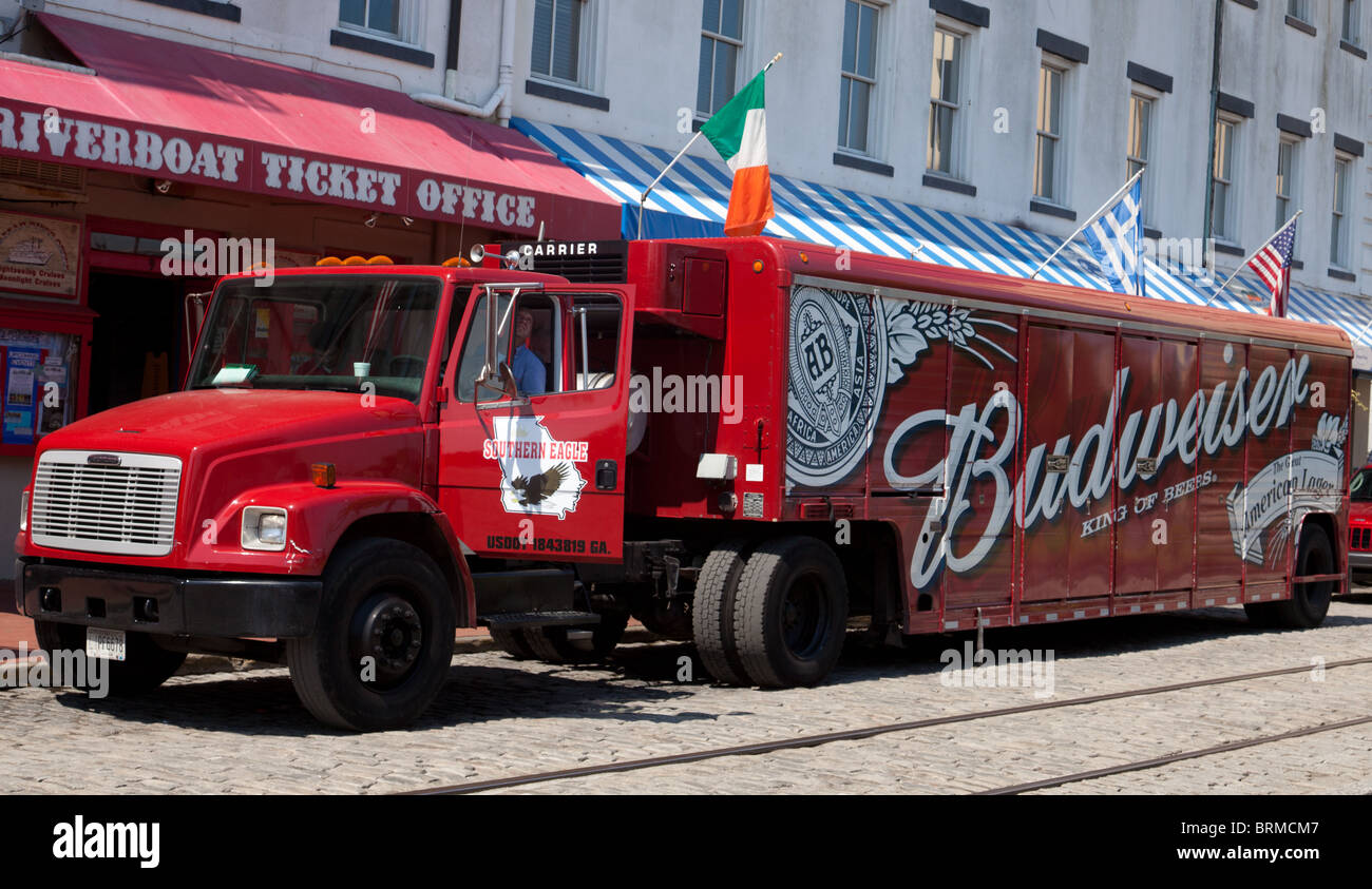 Budweiser beer delivery truck usa hi-res stock photography and images ...