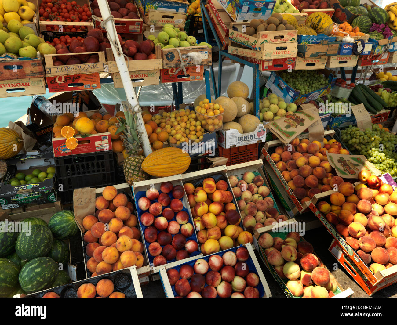 Greek fruit market hi-res stock photography and images - Alamy