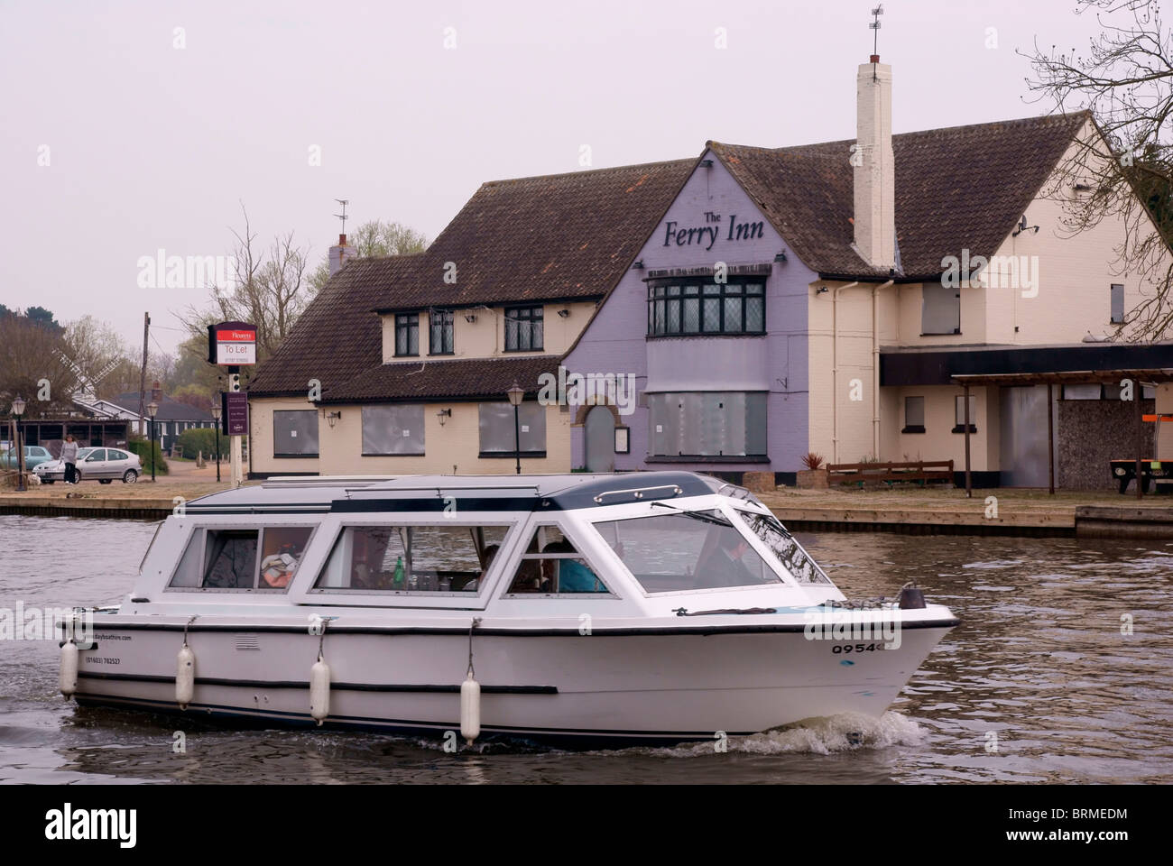 Ferry Inn, Horning boarded up and closed Stock Photo - Alamy