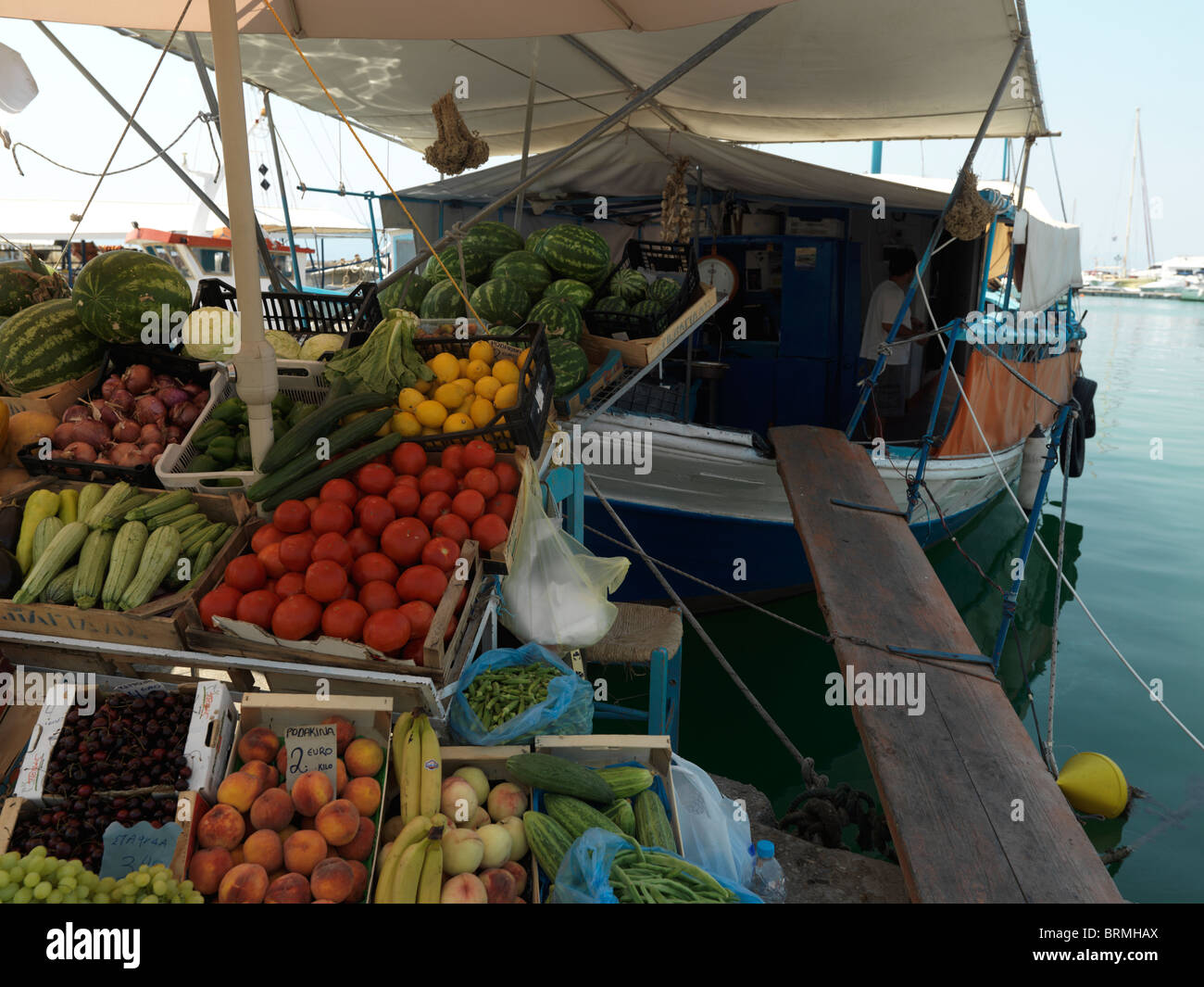 Greek fruit market hi-res stock photography and images - Alamy