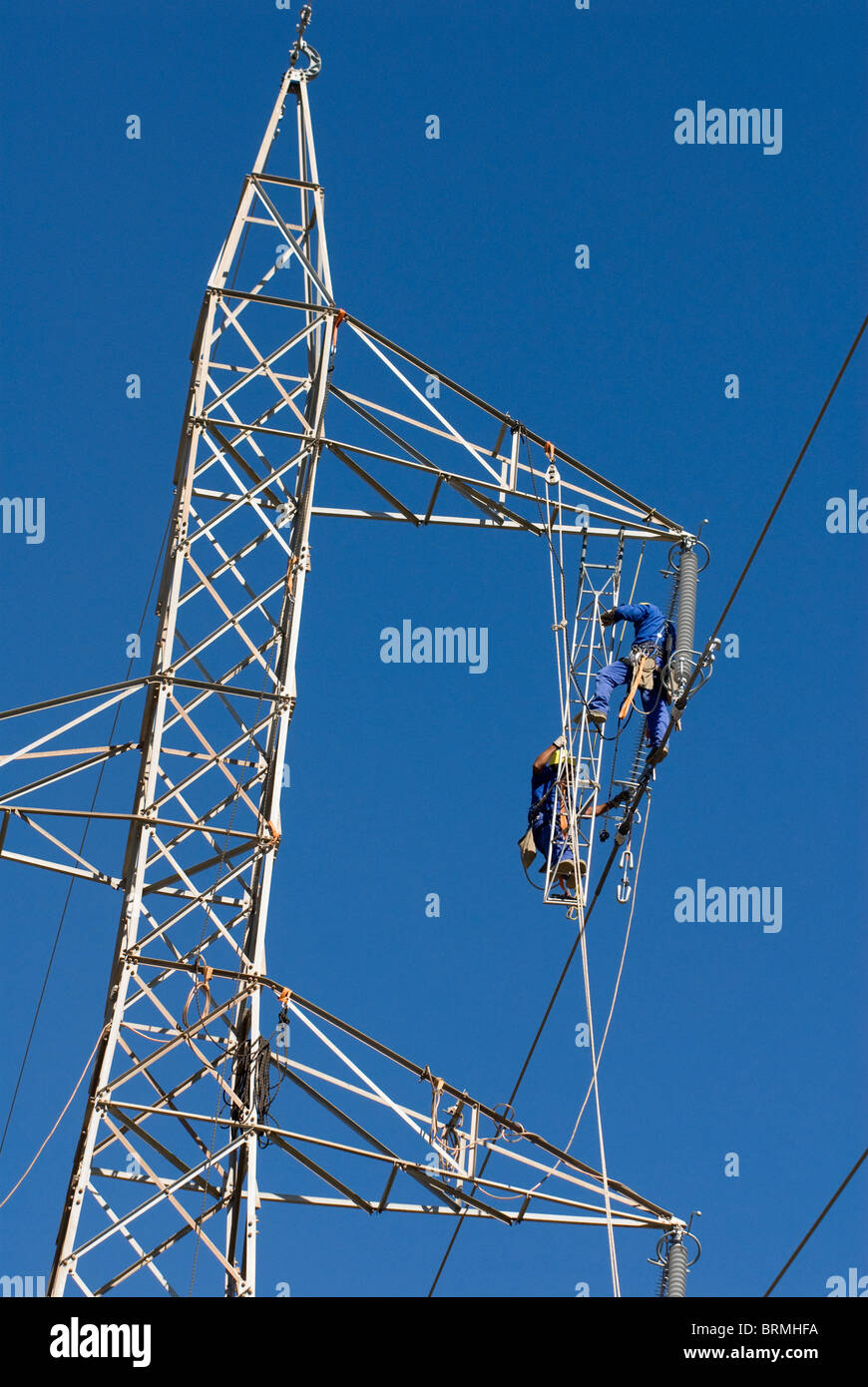 Suspended from cables hi-res stock photography and images - Alamy