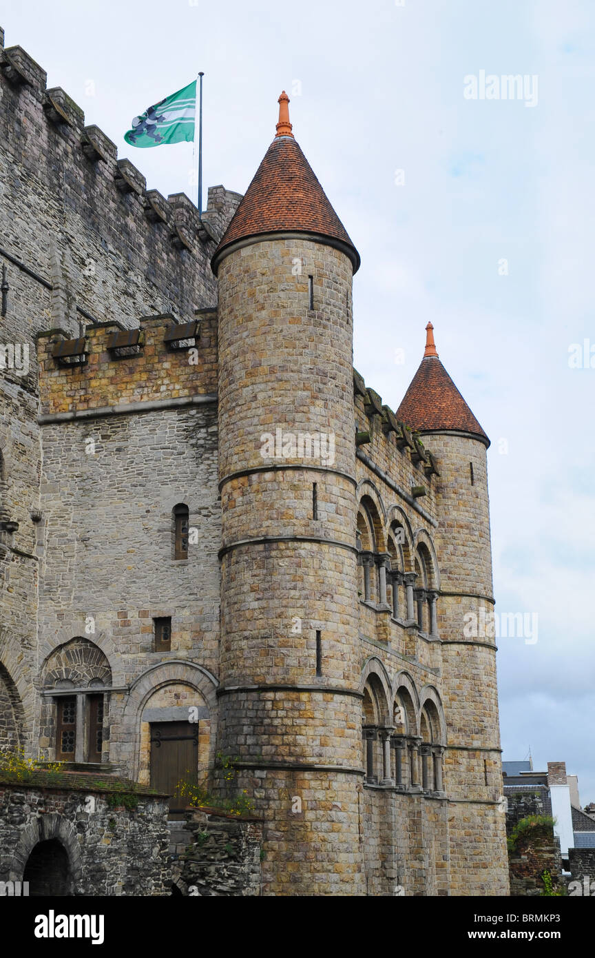 Castle towers hi-res stock photography and images - Alamy