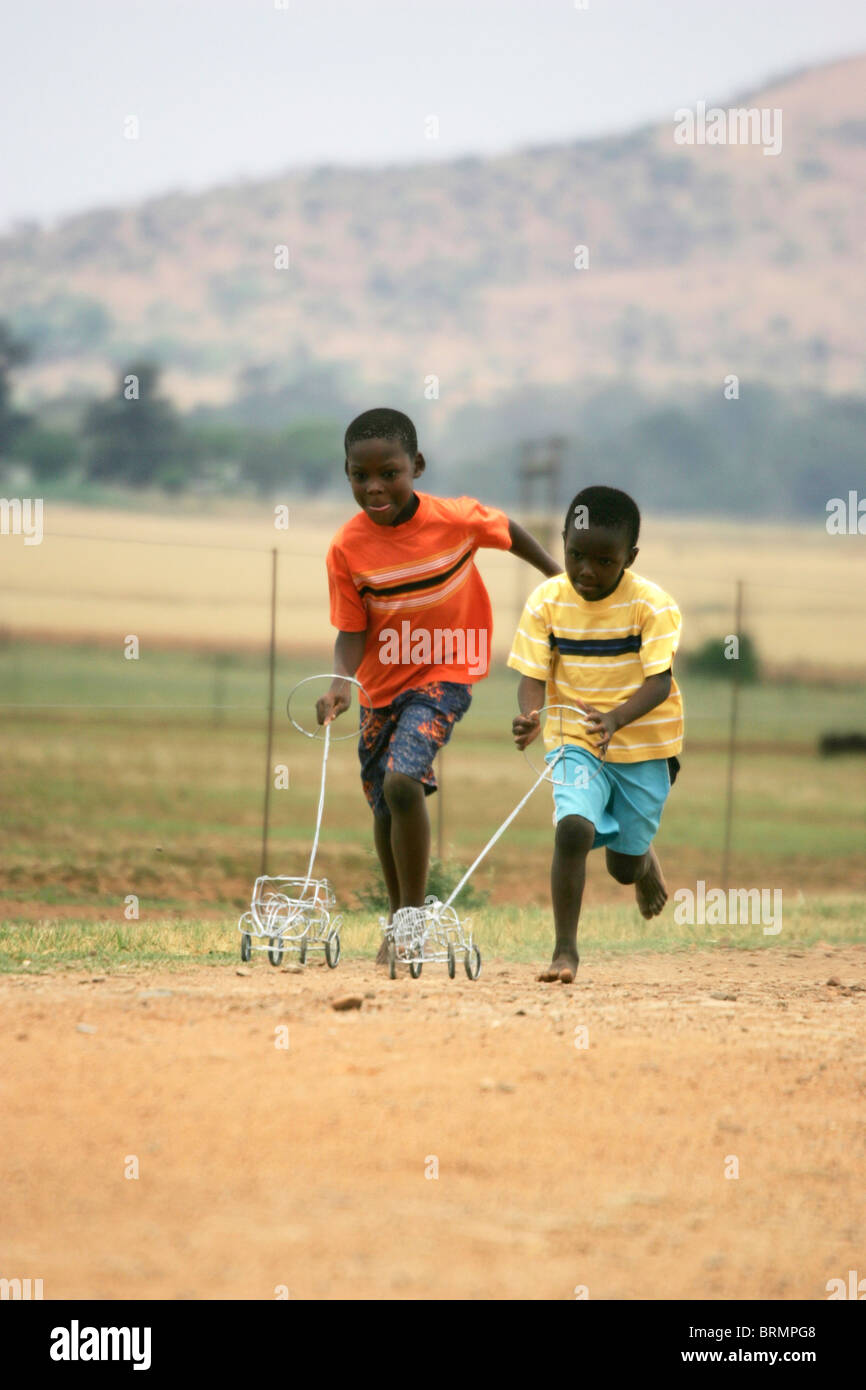 Young children racing hi-res stock photography and images - Alamy
