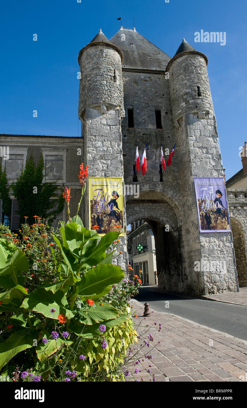Medieval town gate tower hi-res stock photography and images - Alamy