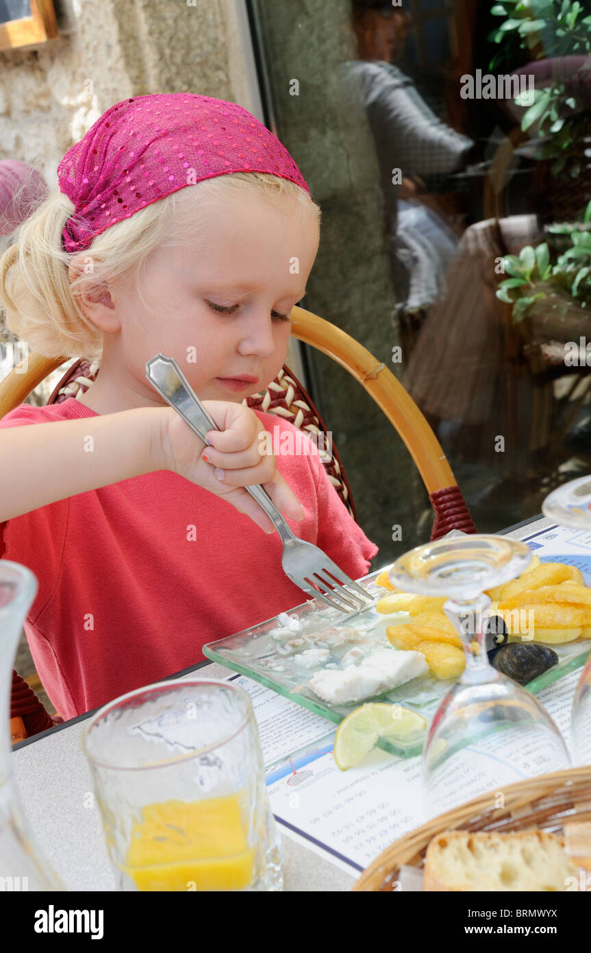 Pretty 4 year old girl hi-res stock photography and images - Alamy