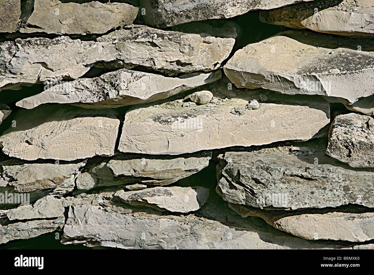 wall of multi sized stones together Stock Photo - Alamy