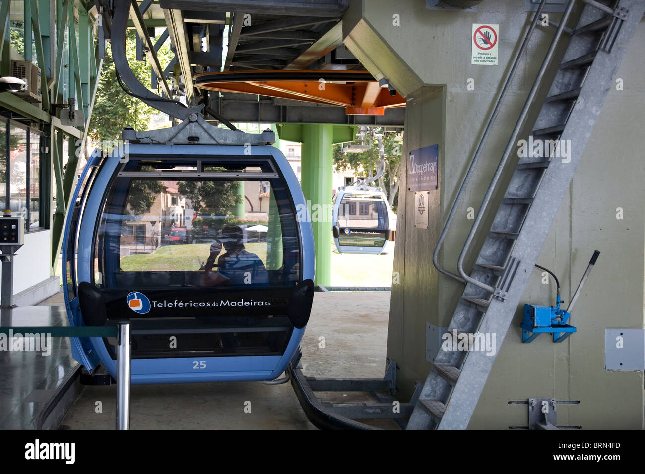 Funchal madeira vehicle teleferics hi-res stock photography and images ...