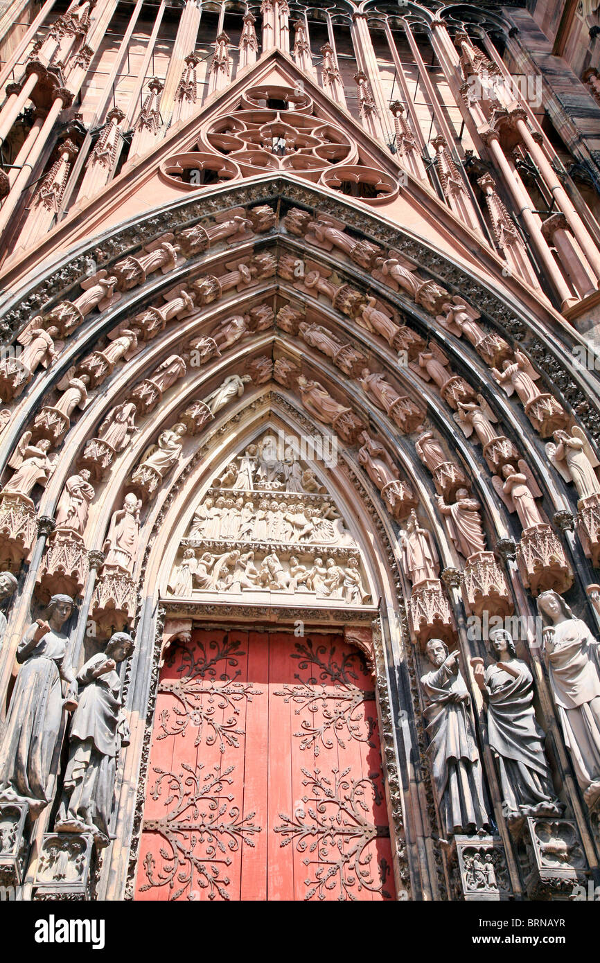 Strasbourg Cathedral exterior Notre Dam de Strathourg Cathedral Alsace ...